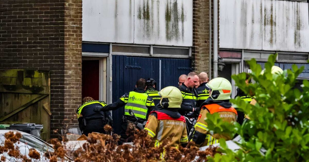 Verward persoon gooit benzine over zich heen in Enschede, omgeving ...