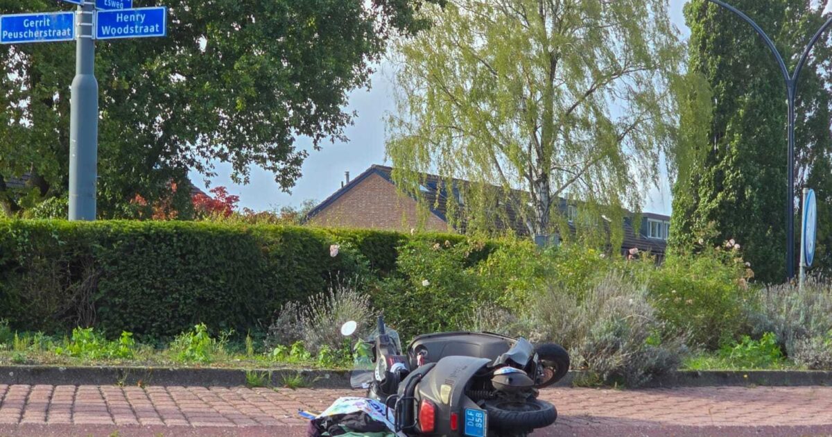 Scooterrijder gewond bij aanrijding met auto in Hengelo - 1Twente