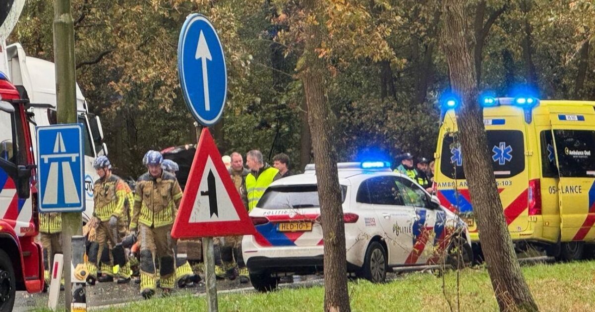Oprit A35 bij Hengelo-West dicht na ernstig ongeluk: twee gewonden naar ...