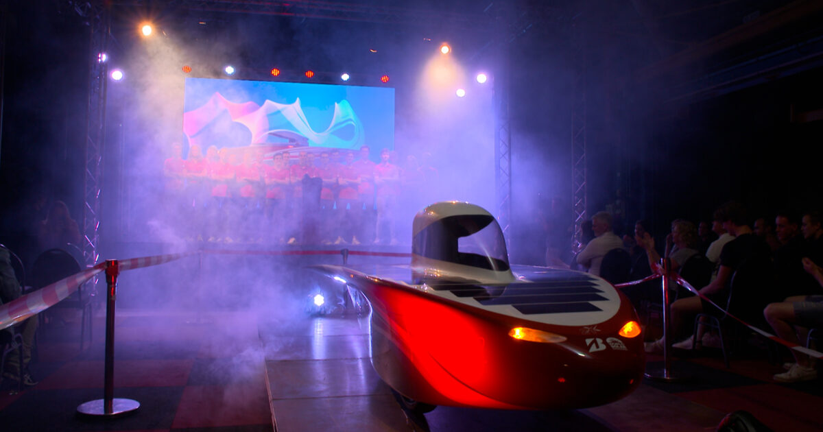 Solar Team Twente presenteert tiende zonneauto RED X op spectaculaire ...