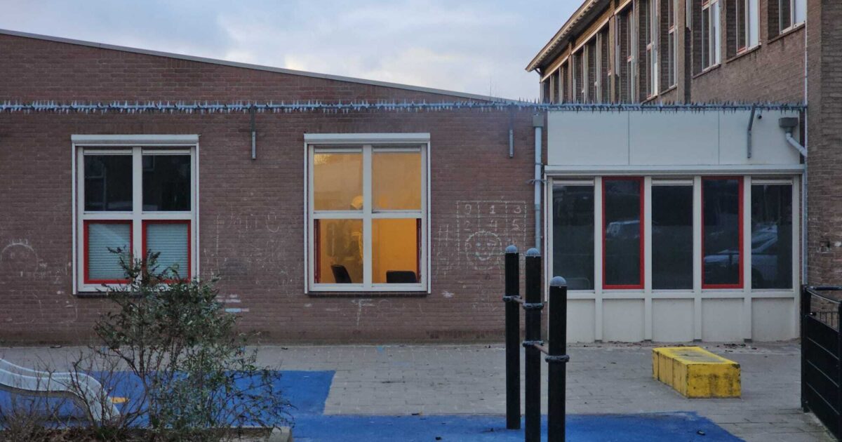 Vuurwerk ontploft in Enschedese basisschool - 1Twente